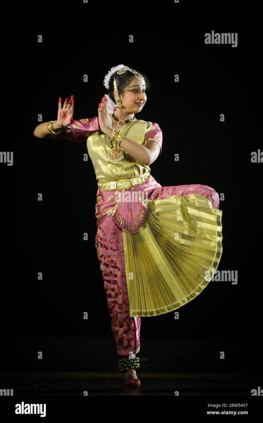 Bharatanatyam poses indian classical dancer indian classical hi-res ...