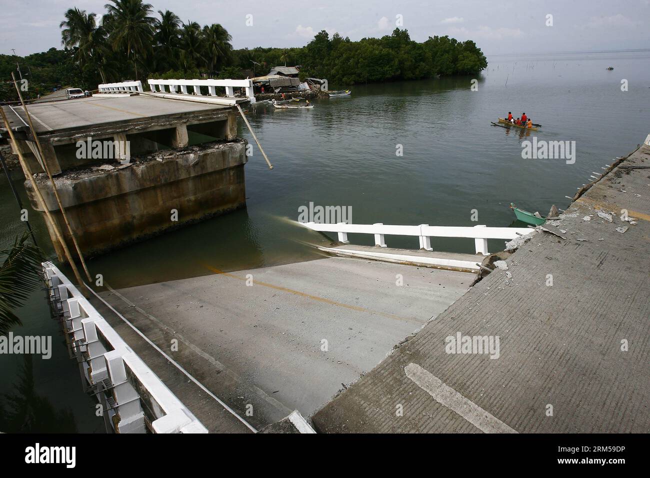 Philippines earthquake bridge hi-res stock photography and images - Alamy