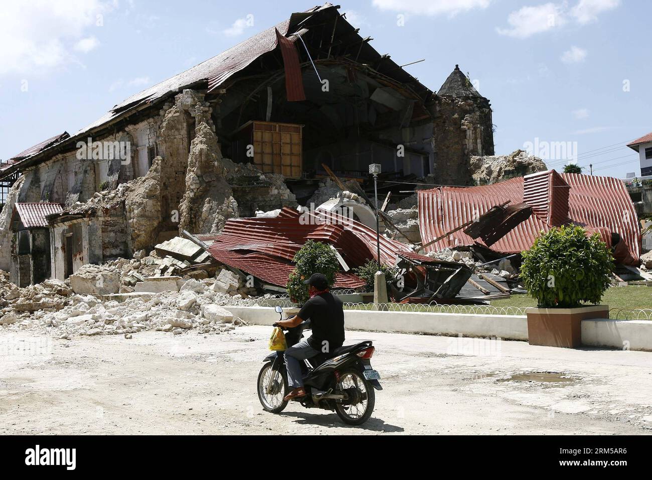 2013 bohol earthquake hi-res stock photography and images - Alamy