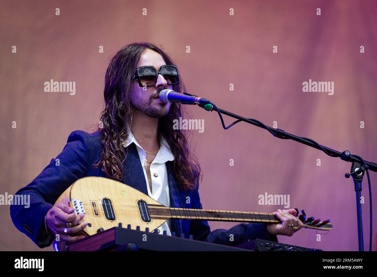 Paris, France. 26th Aug, 2023. Erdinc Ecevic from the Altin Gun band ...