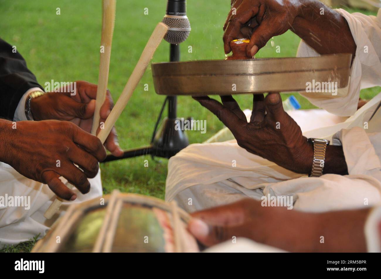 Traditional intruments hi-res stock photography and images - Alamy