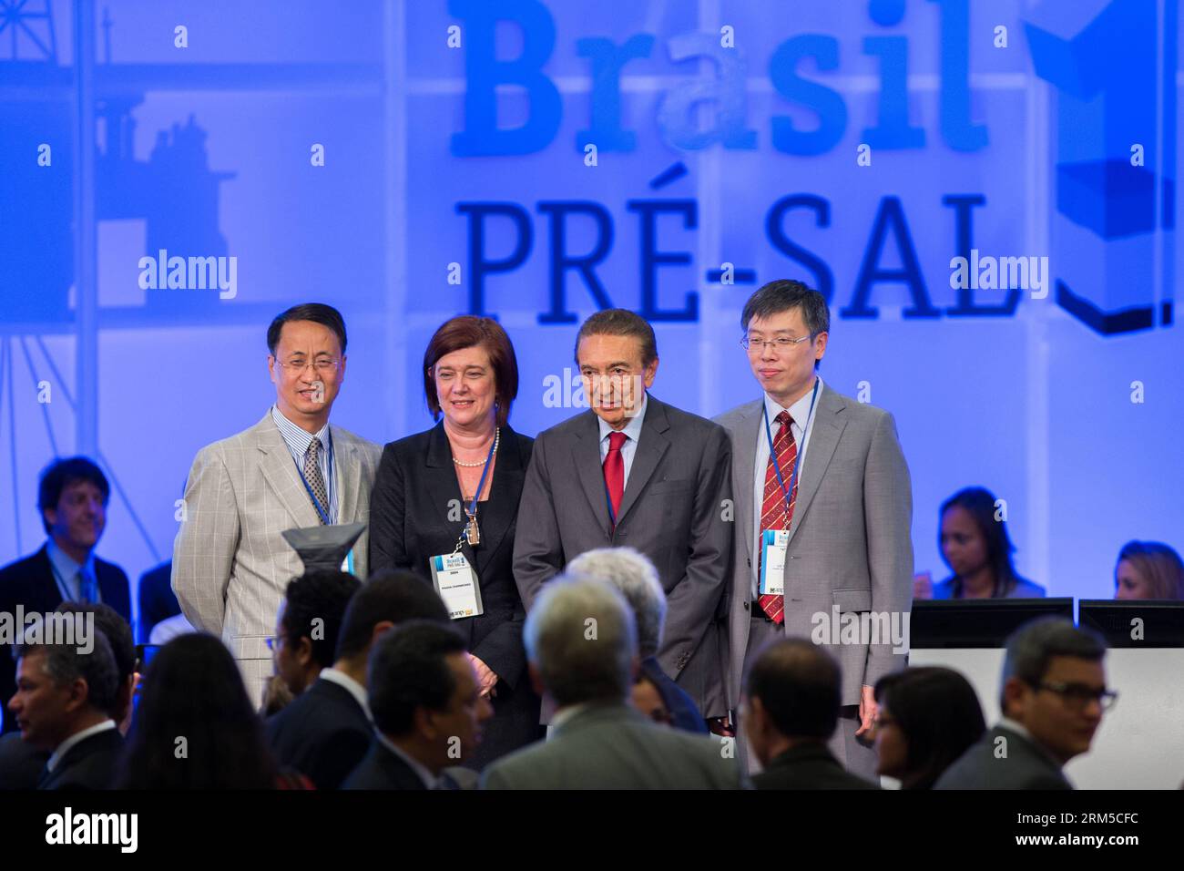 Libra pose hi-res stock photography and images - Alamy