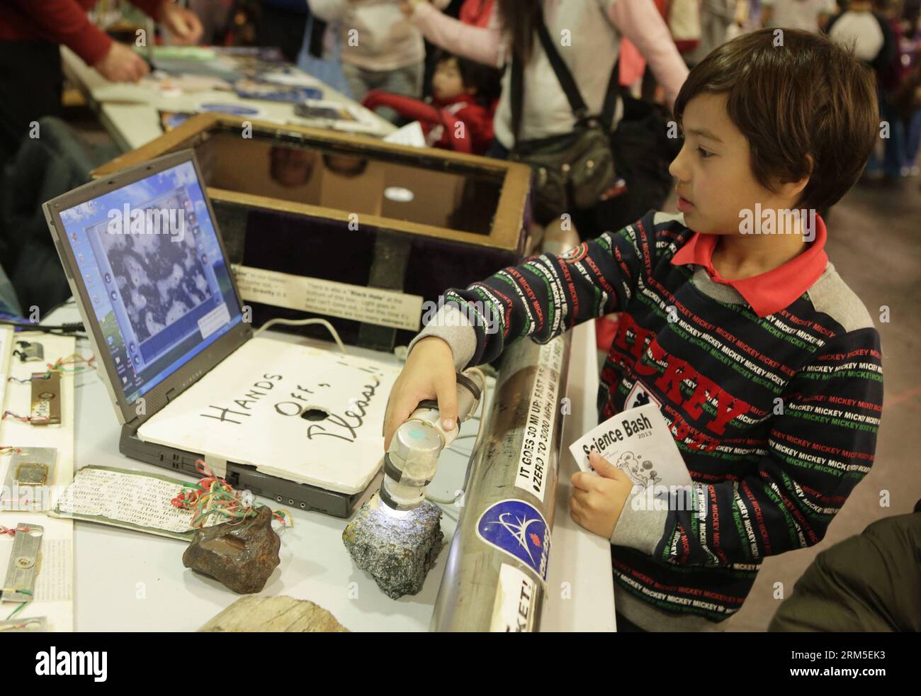 Kid friendly science experiments hi-res stock photography and images ...