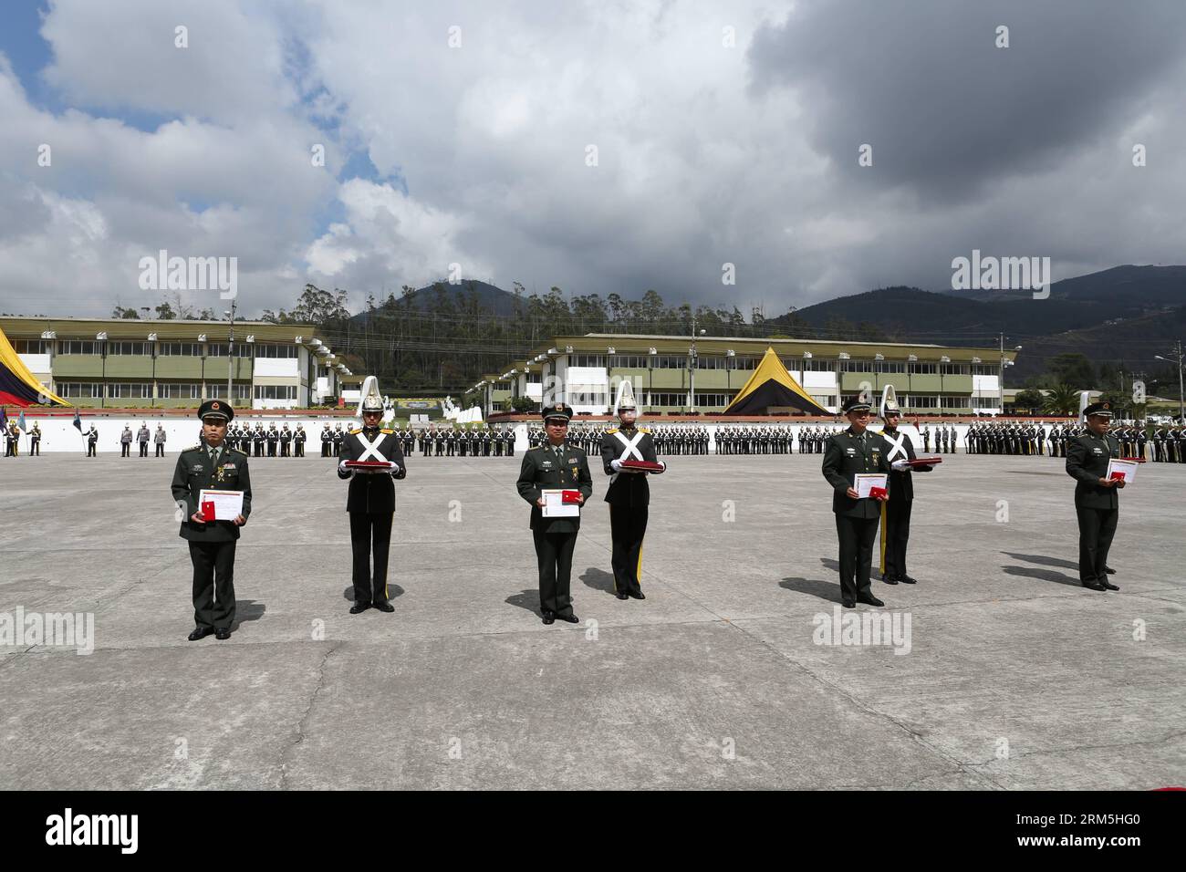 Medical aid workers hi-res stock photography and images - Alamy