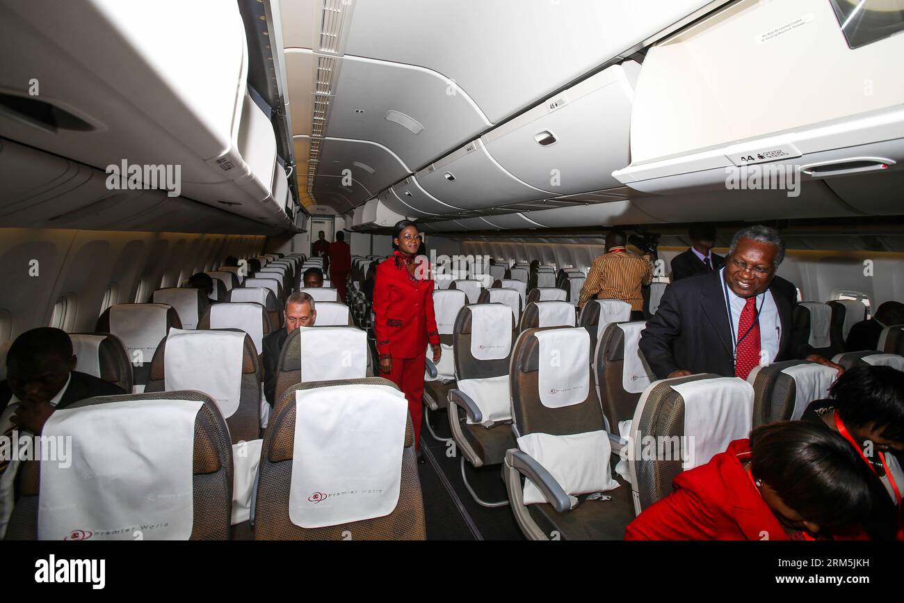 Boeing 777 interior hi-res stock photography and images - Alamy