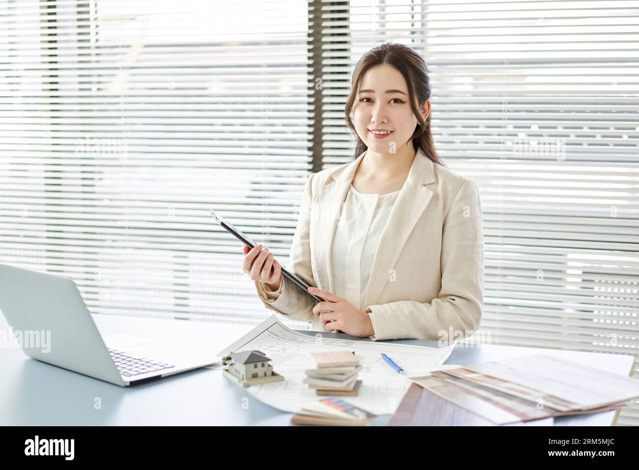 Asian female architect standing at a design office Stock Photo - Alamy