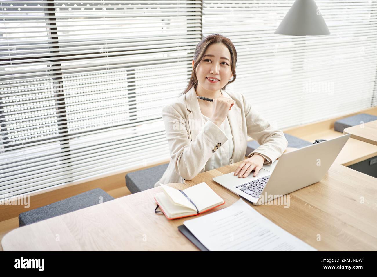 Coworking laptop thinking business hi-res stock photography and images ...