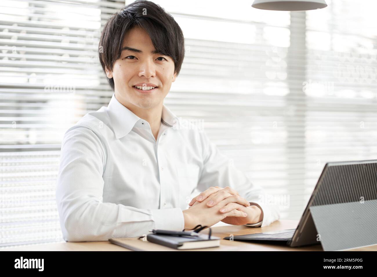 Young asian camera tele hi-res stock photography and images - Alamy