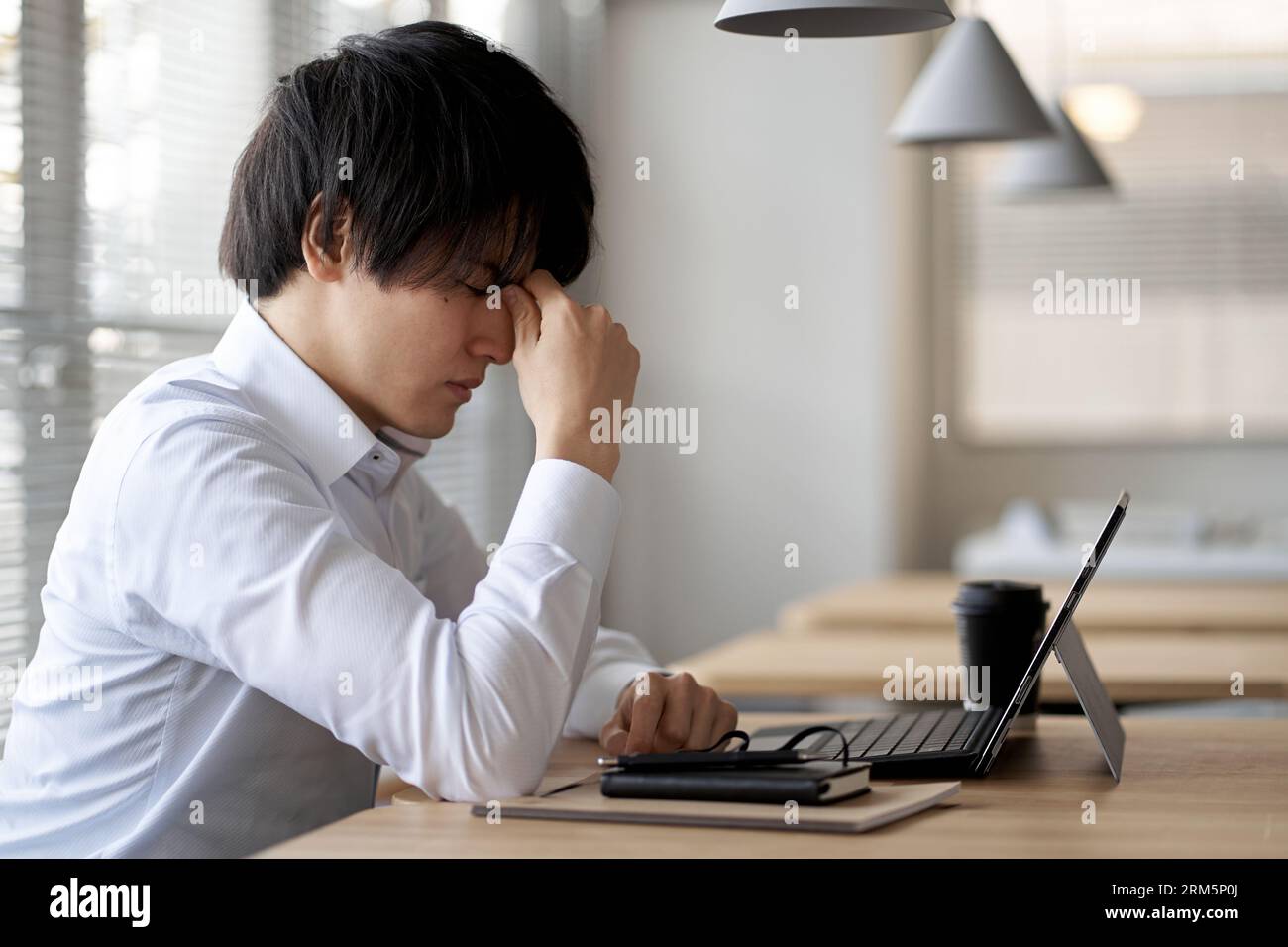Work asians hi-res stock photography and images - Alamy
