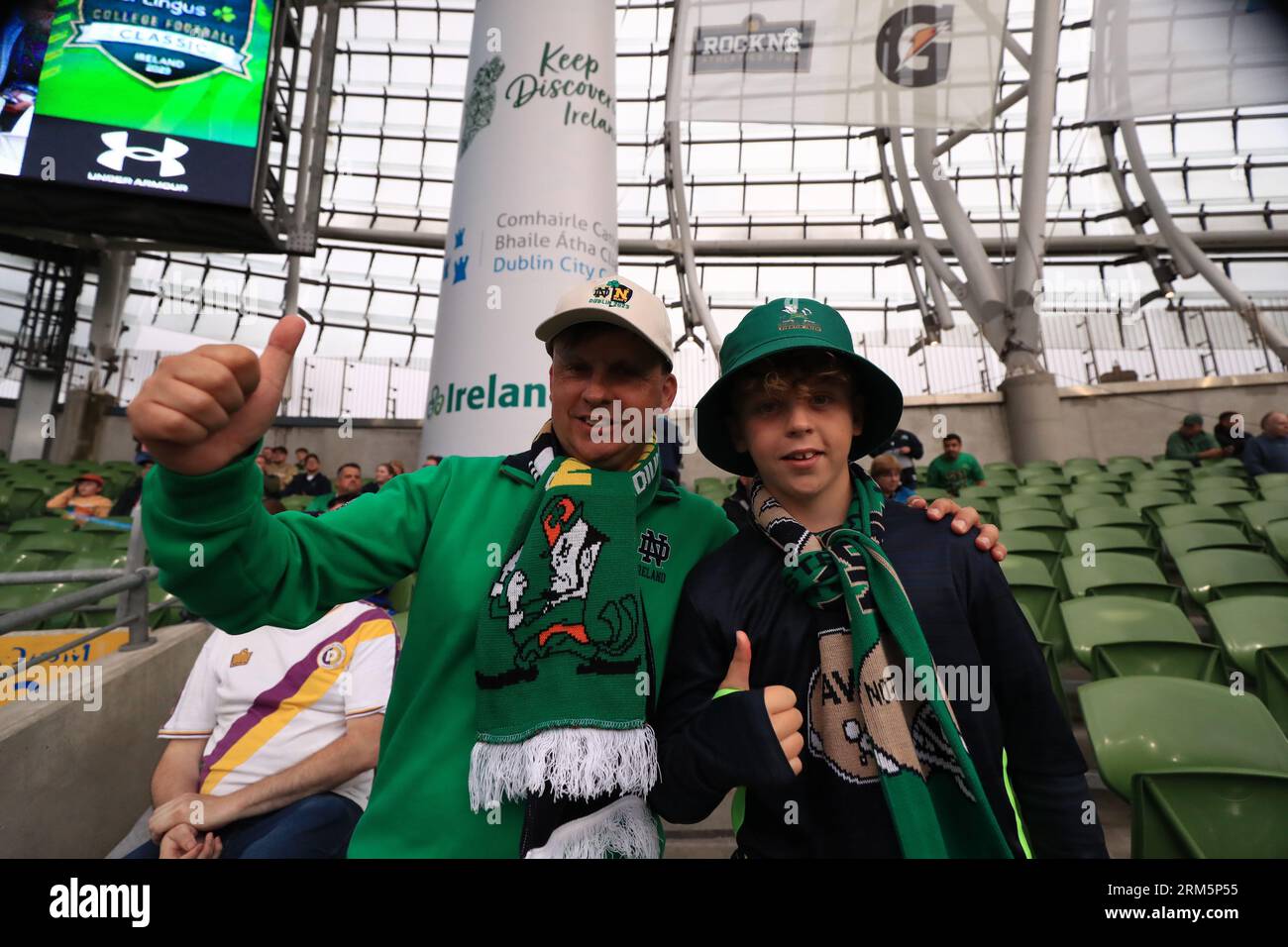 Notre dame fighting irish fans hi-res stock photography and images - Alamy