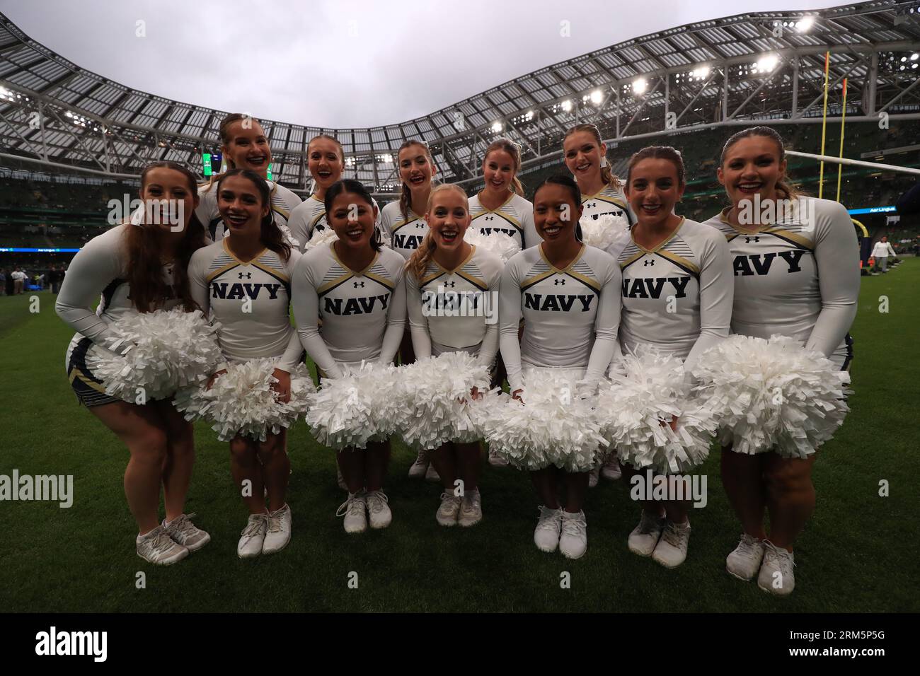 Navy cheerleaders hi-res stock photography and images - Alamy
