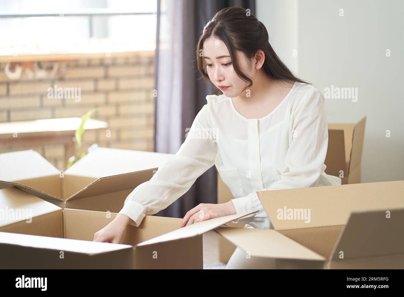 Organizing packing hi-res stock photography and images - Alamy