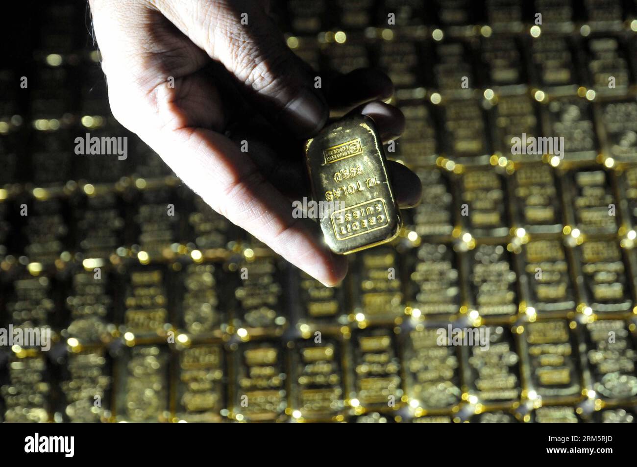 12 gold bars hi-res stock photography and images - Alamy