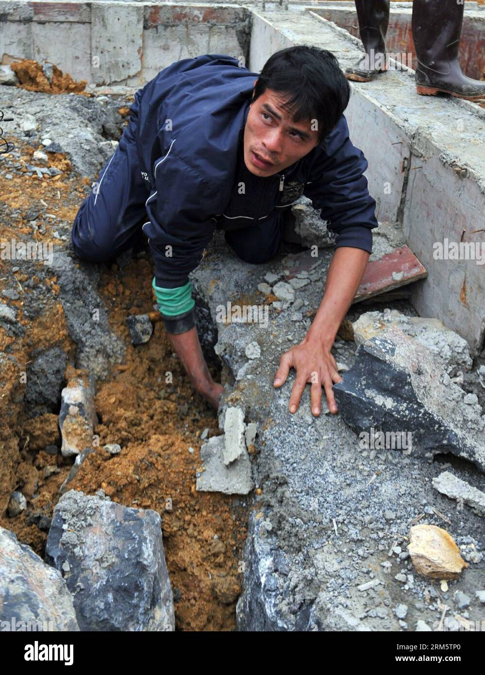 Weak foundations hi-res stock photography and images - Alamy