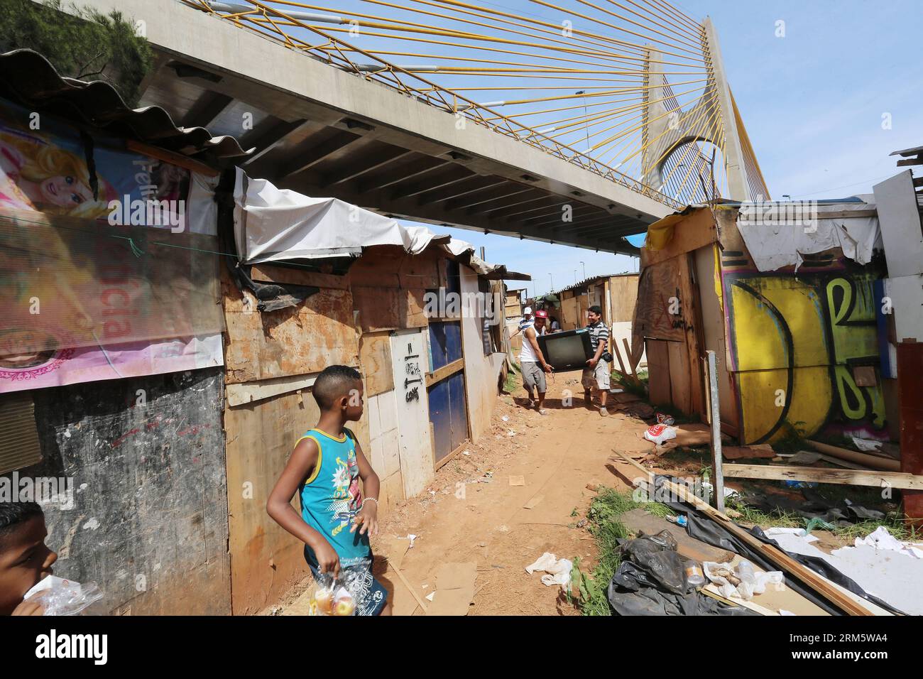 Favelas sao paulo hi-res stock photography and images - Alamy