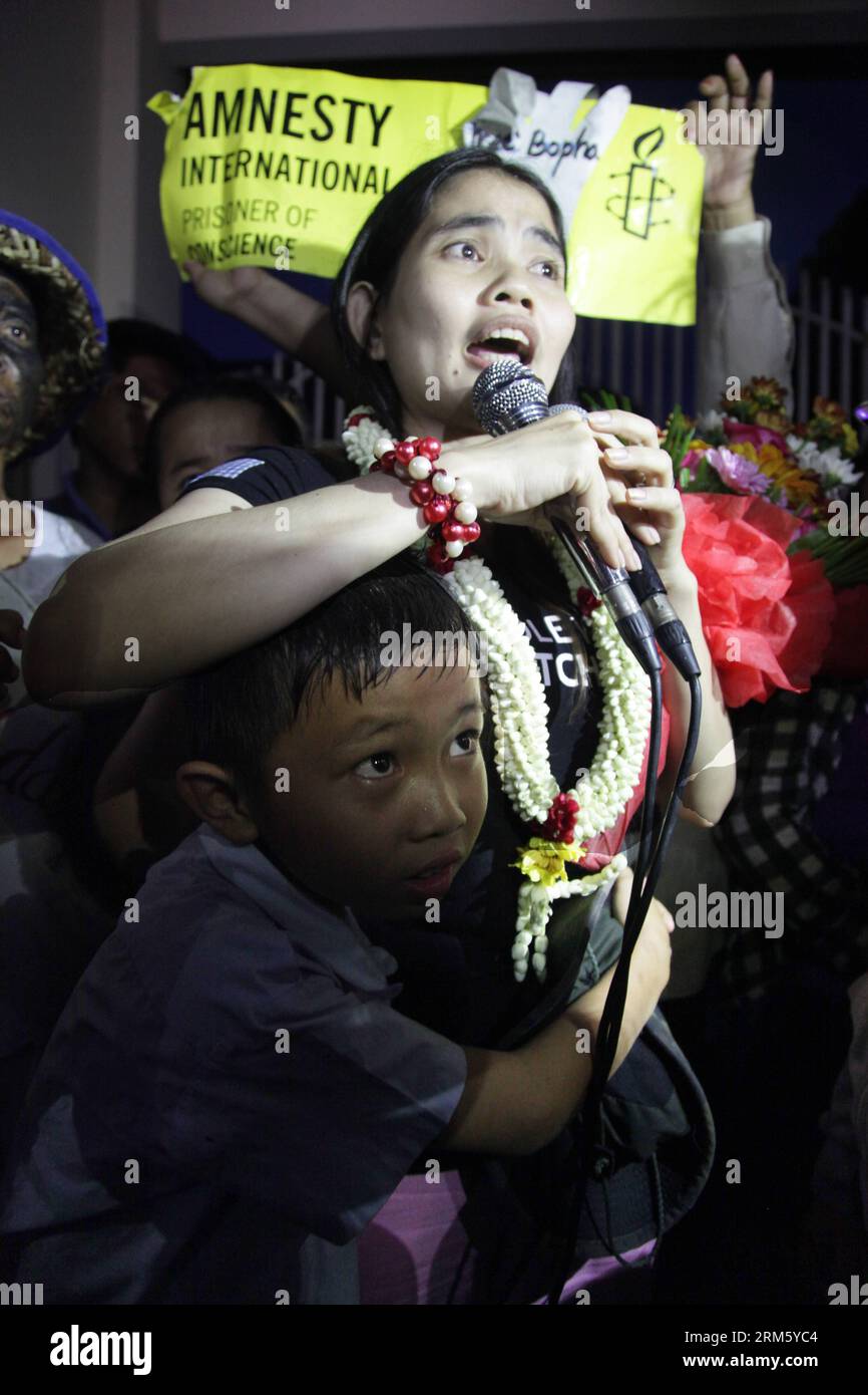 Cambodia phnom penh motorcycle taxi hi-res stock photography and images ...