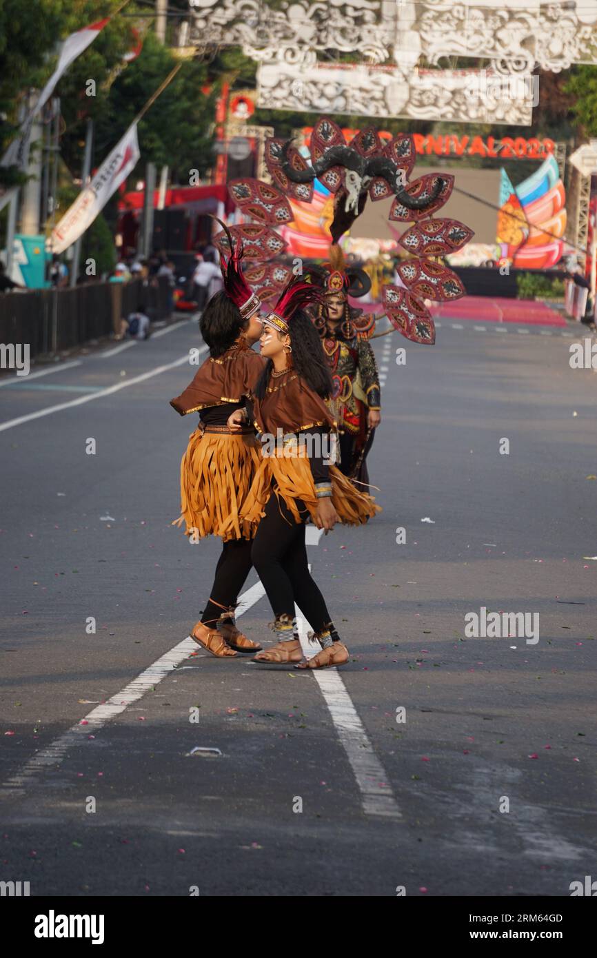 Tari aluyen hi-res stock photography and images - Alamy