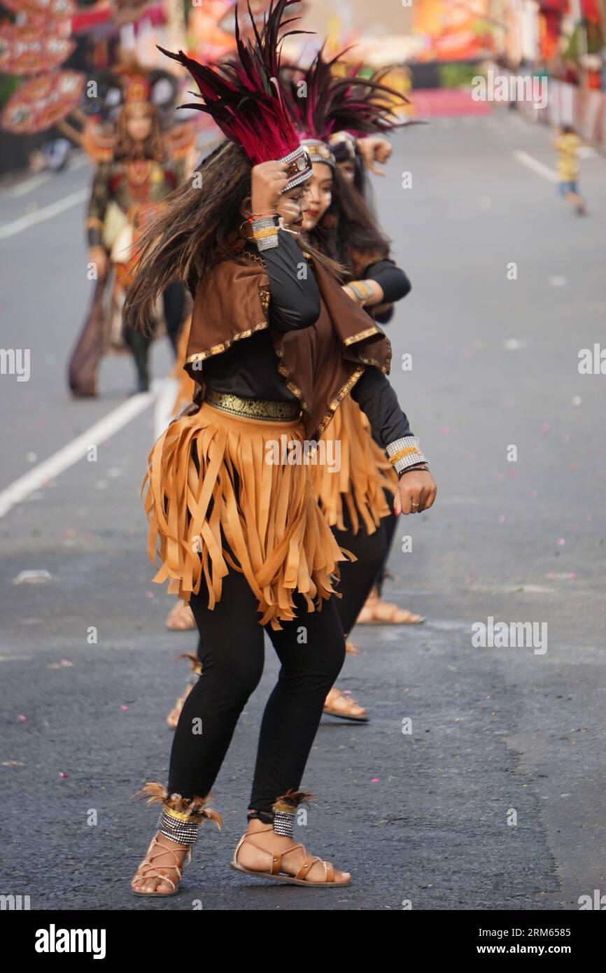 Tari aluyen hi-res stock photography and images - Alamy