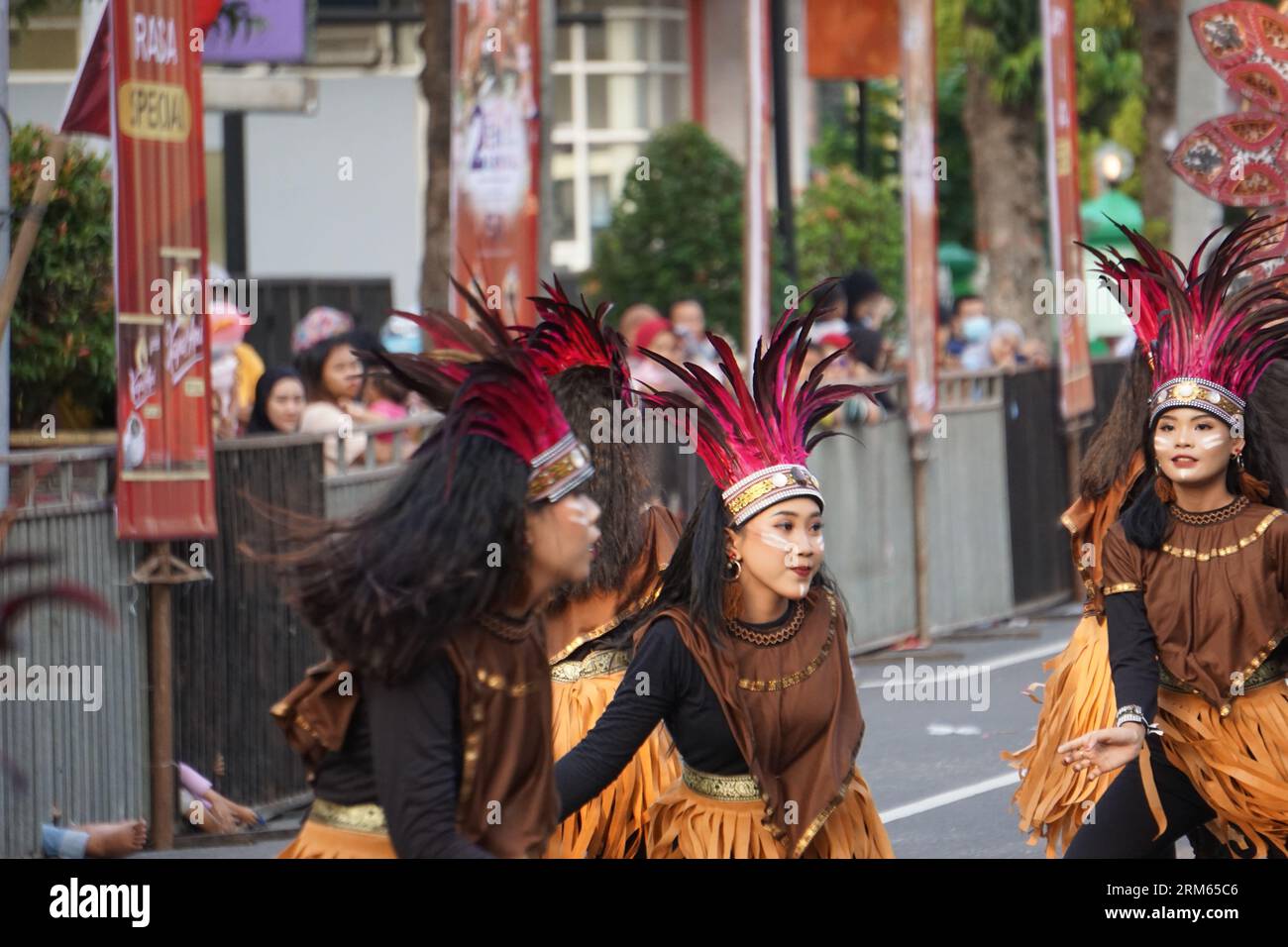Tari aluyen hi-res stock photography and images - Alamy