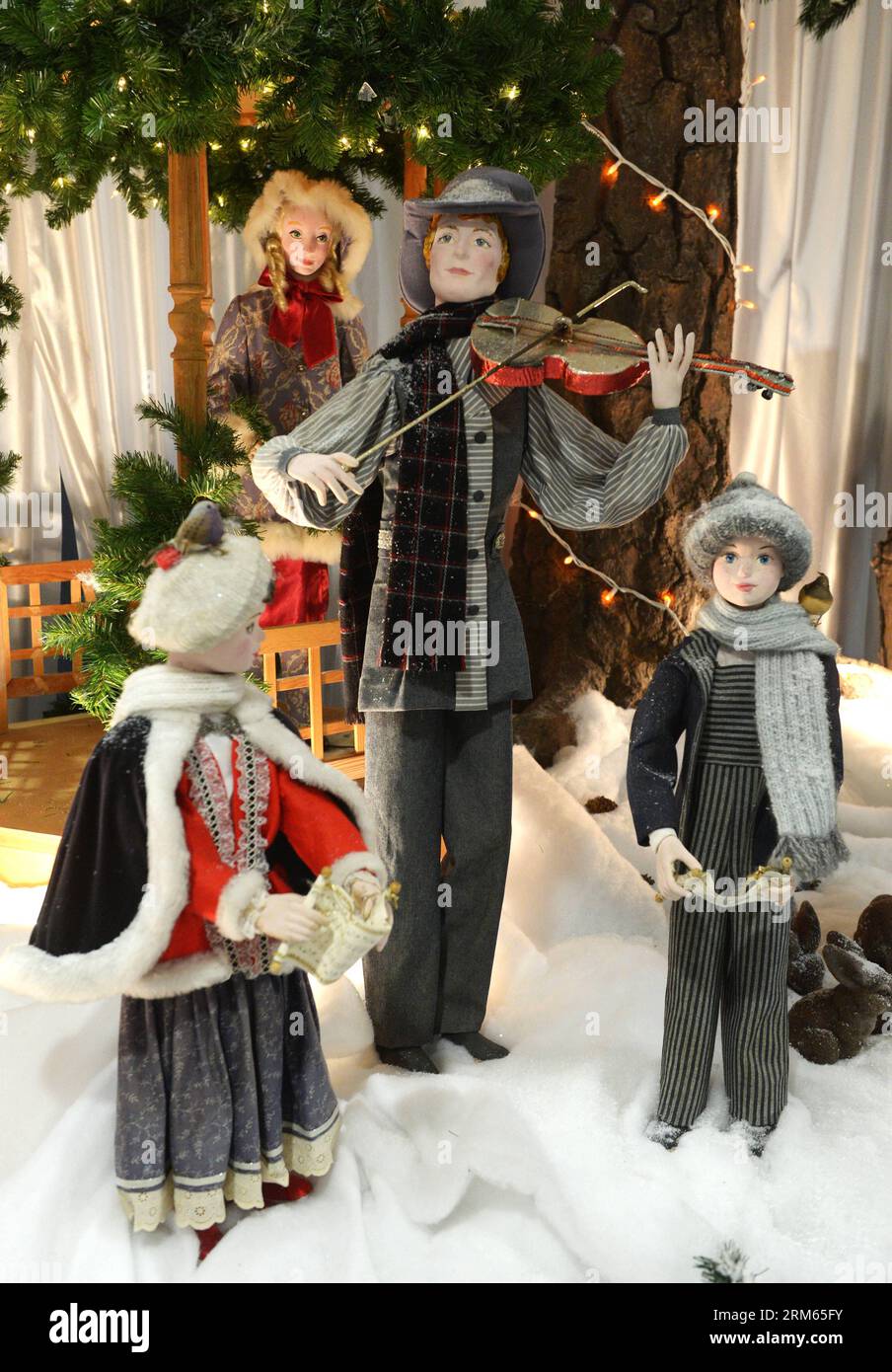 Animated window displays hi-res stock photography and images - Alamy