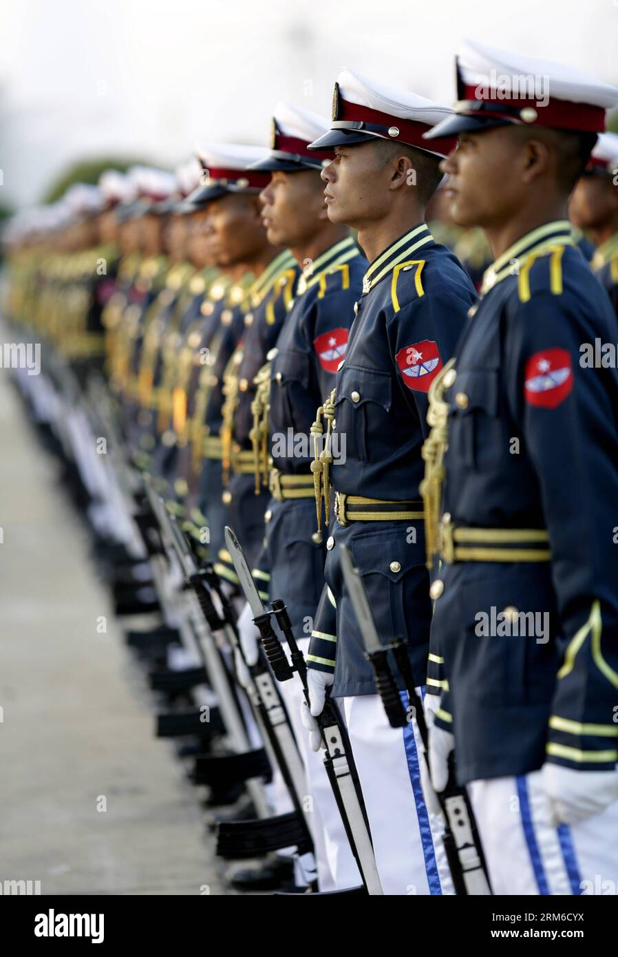 (140104) -- NAY PYI TAW, Jan. 4, 2014 (Xinhua) -- Myanmar military ...