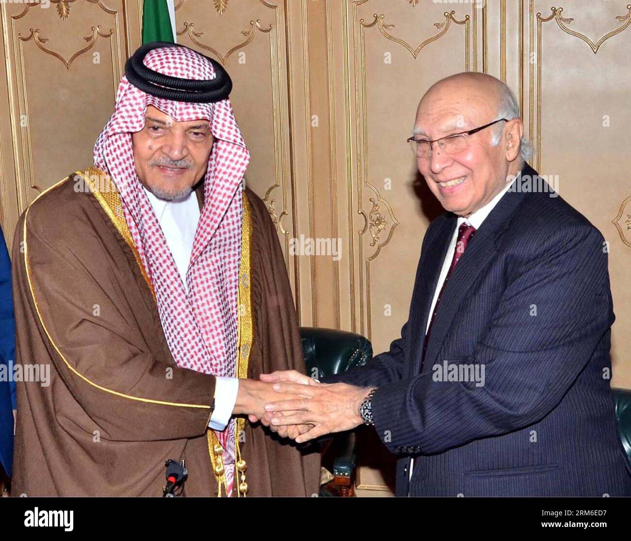 Afghanistan pakistan hands hi-res stock photography and images - Alamy