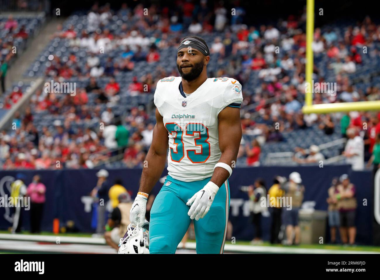 Miami Dolphins running back Chris Brooks (33) warms up before an NFL ...