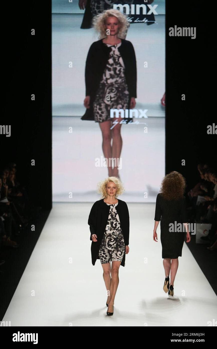 (140115) -- BERLIN, Jan. 15, 2014 (Xinhua) -- Models display a creation ...