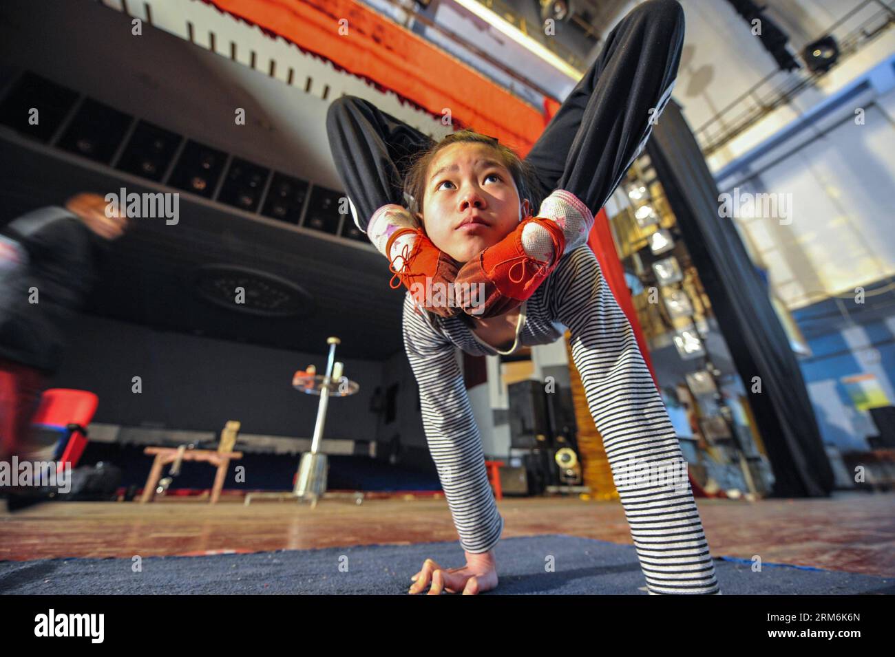 Troupechildren hi-res stock photography and images - Alamy