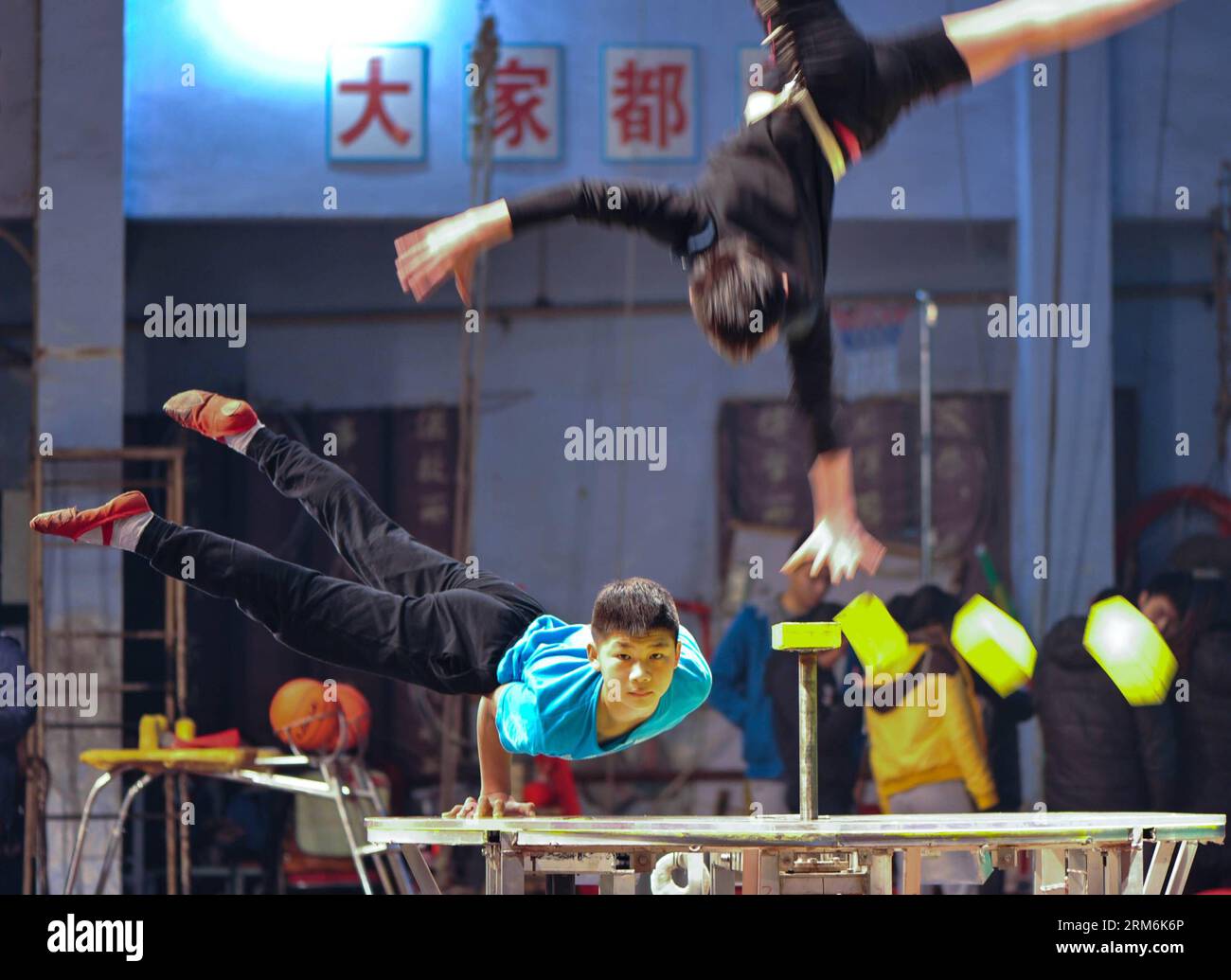 Chinachongqingacrobatic hi-res stock photography and images - Alamy