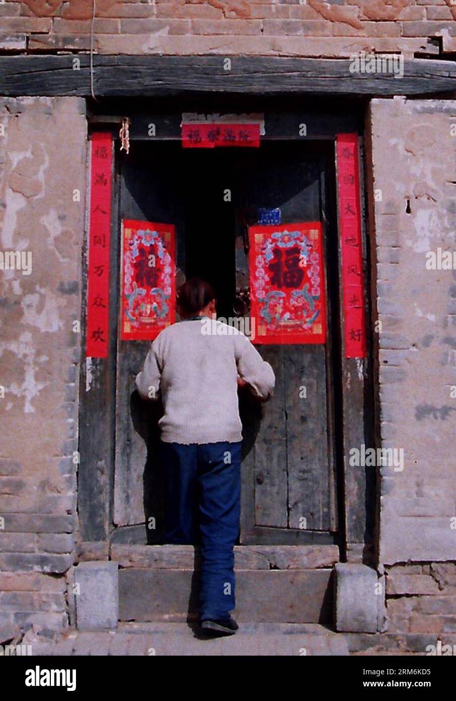 Chinese villager at door hi-res stock photography and images - Alamy