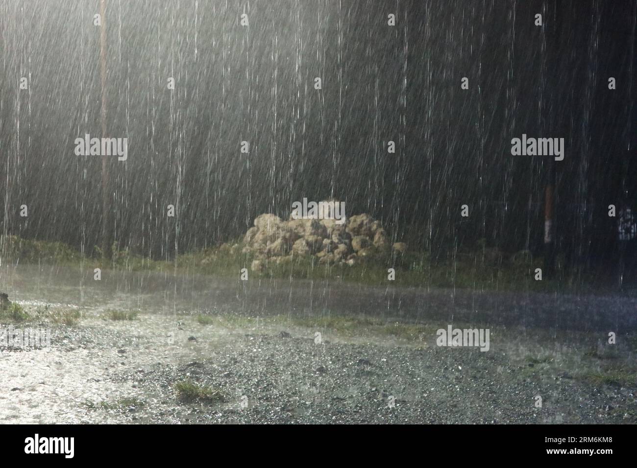rain at night. Dark background shot of rain falling Stock Photo - Alamy