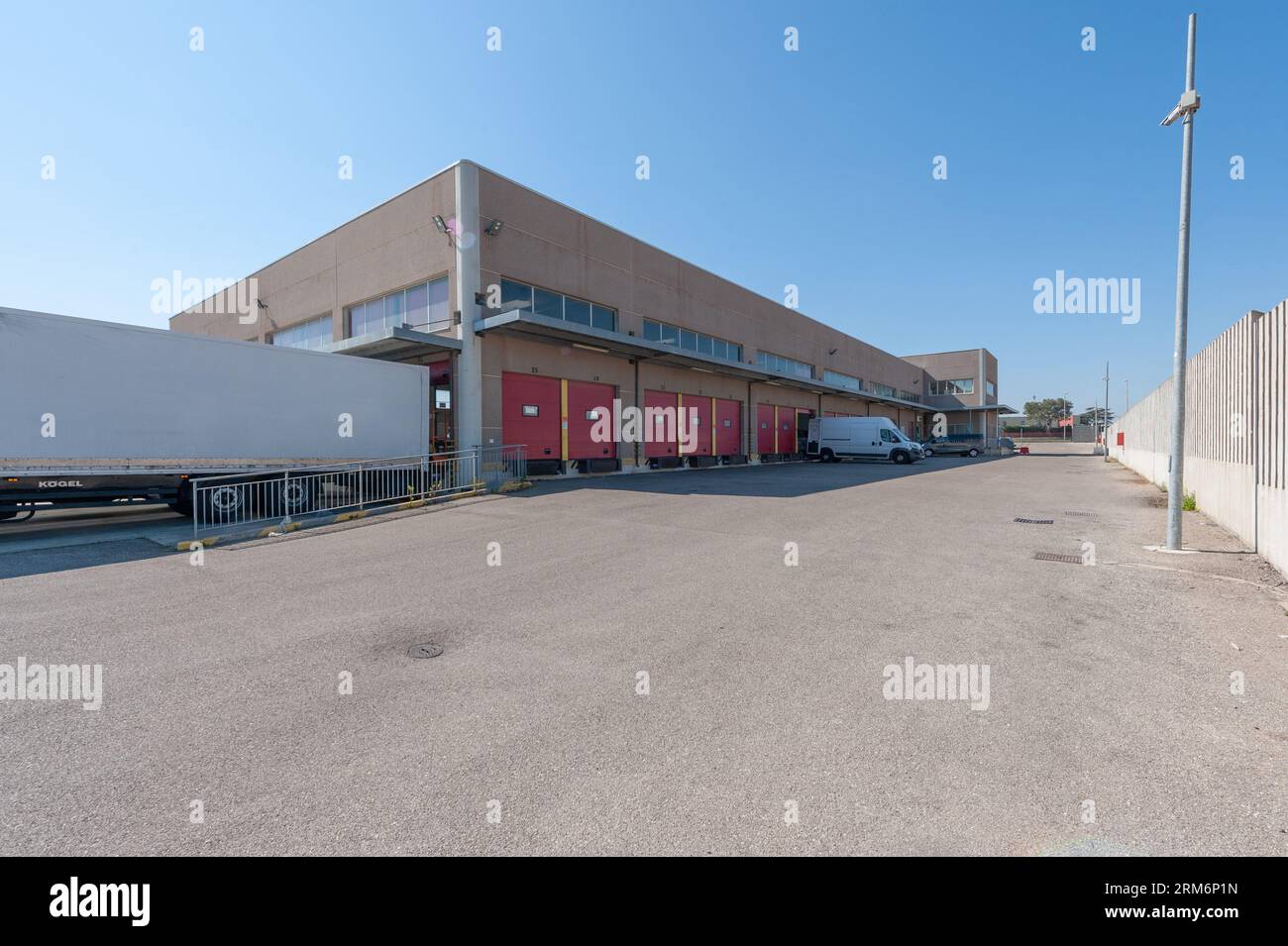 Freight sorting hi-res stock photography and images - Alamy