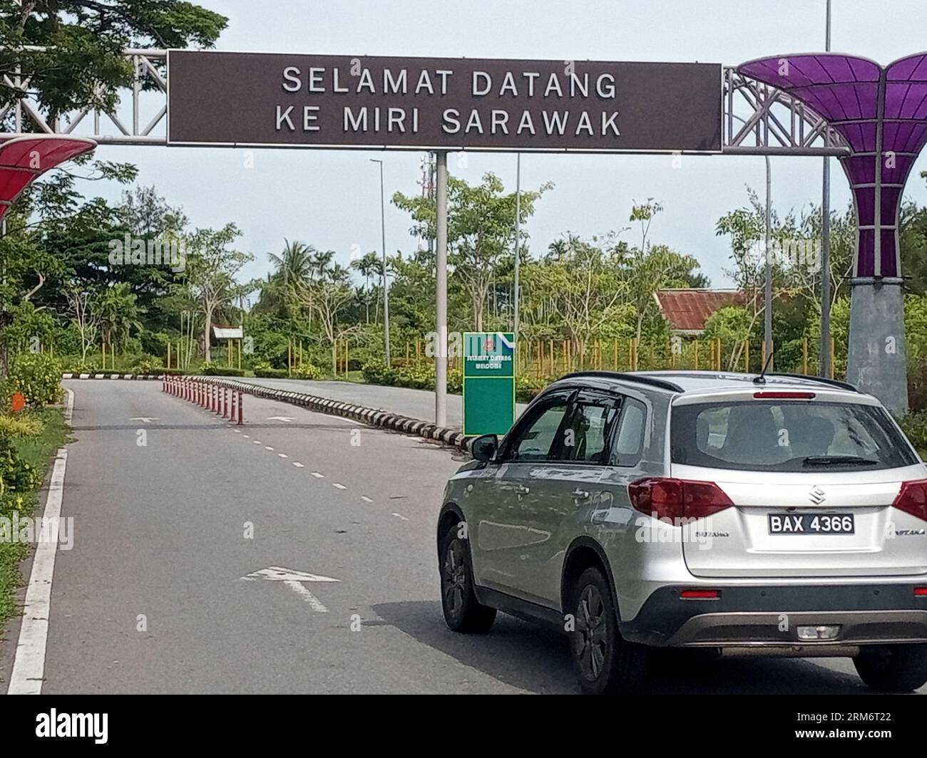 Crossing the border from the Sutanate of Brunei into Miri, Sarawak ...