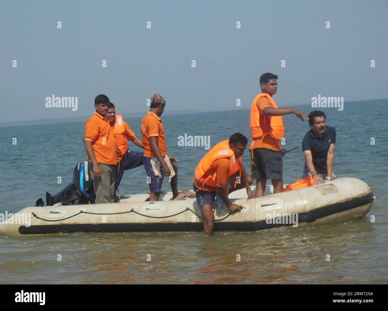 Rescuers and divers look for victims in Hirakud of the eastern Indian ...