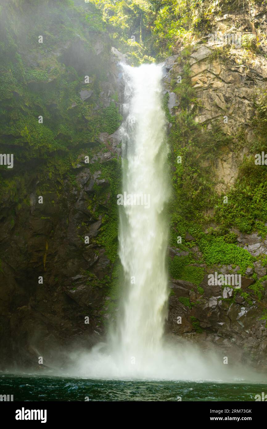 Close up on Tappiyah tropical waterfall in Batad, Philippines ...