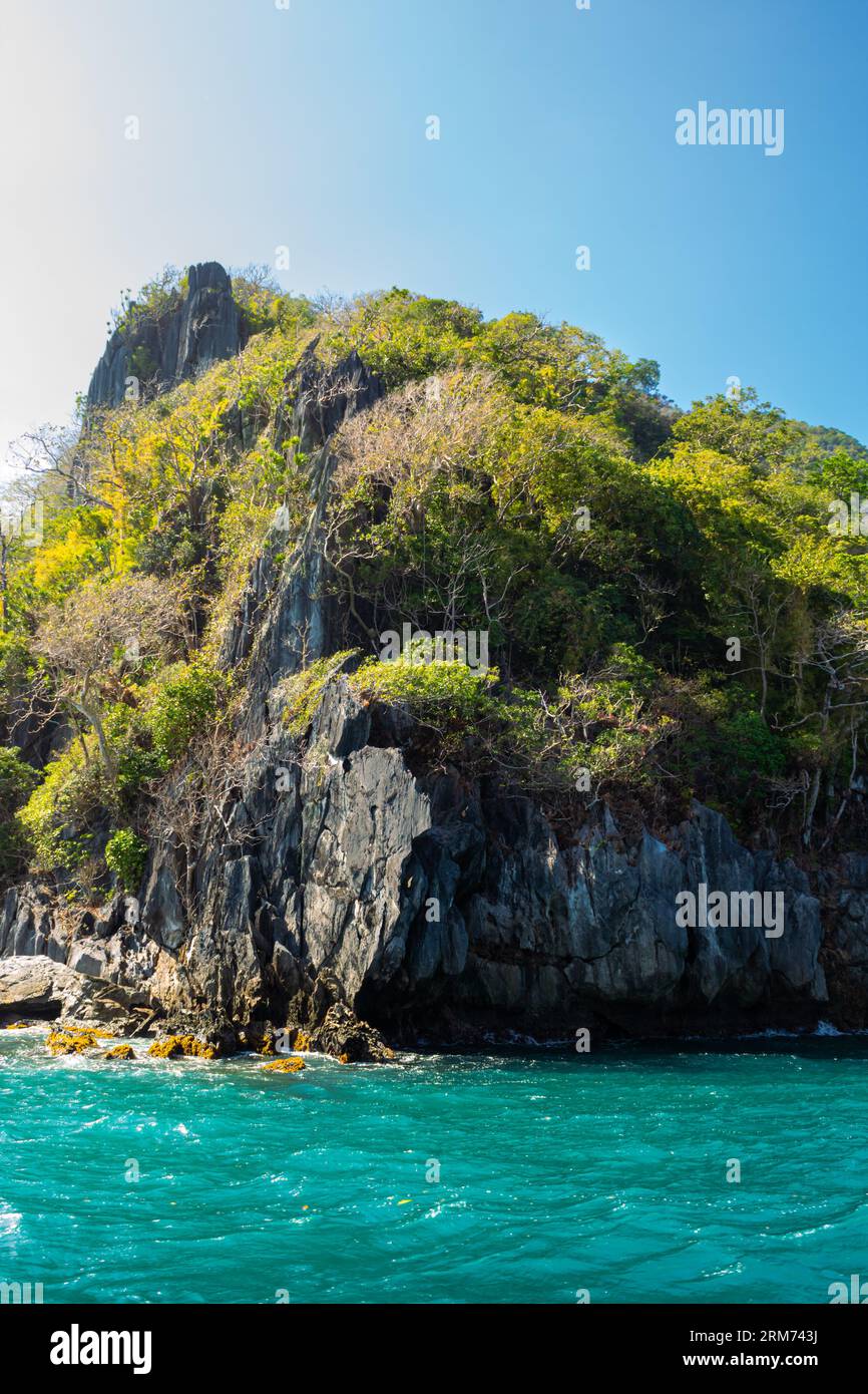 Landscape of the beautiful mountain cliff in the sea, El Nido province ...