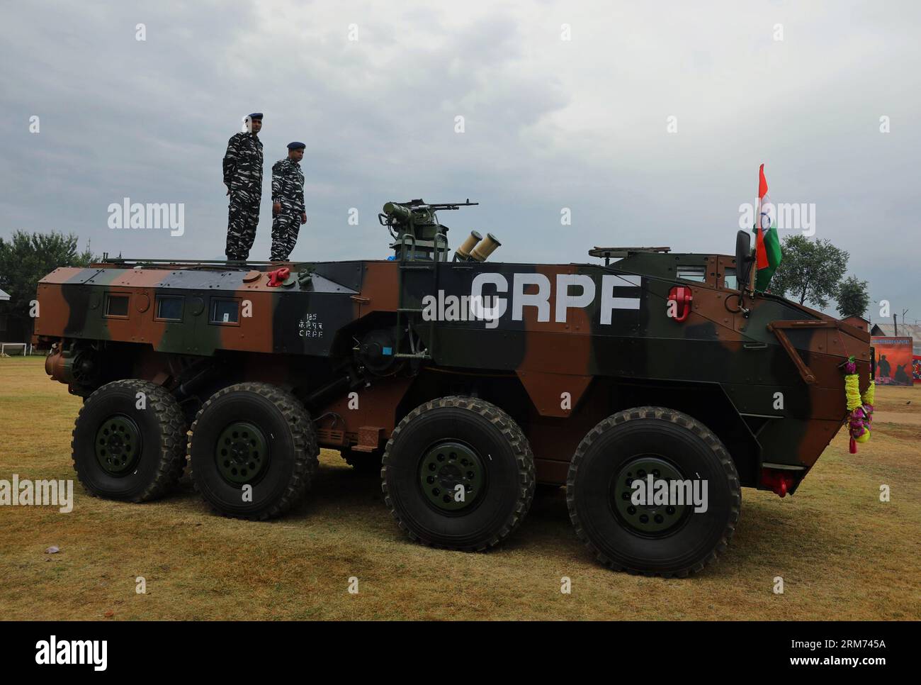 Soldiers in amphibious vehicle hi-res stock photography and images - Alamy