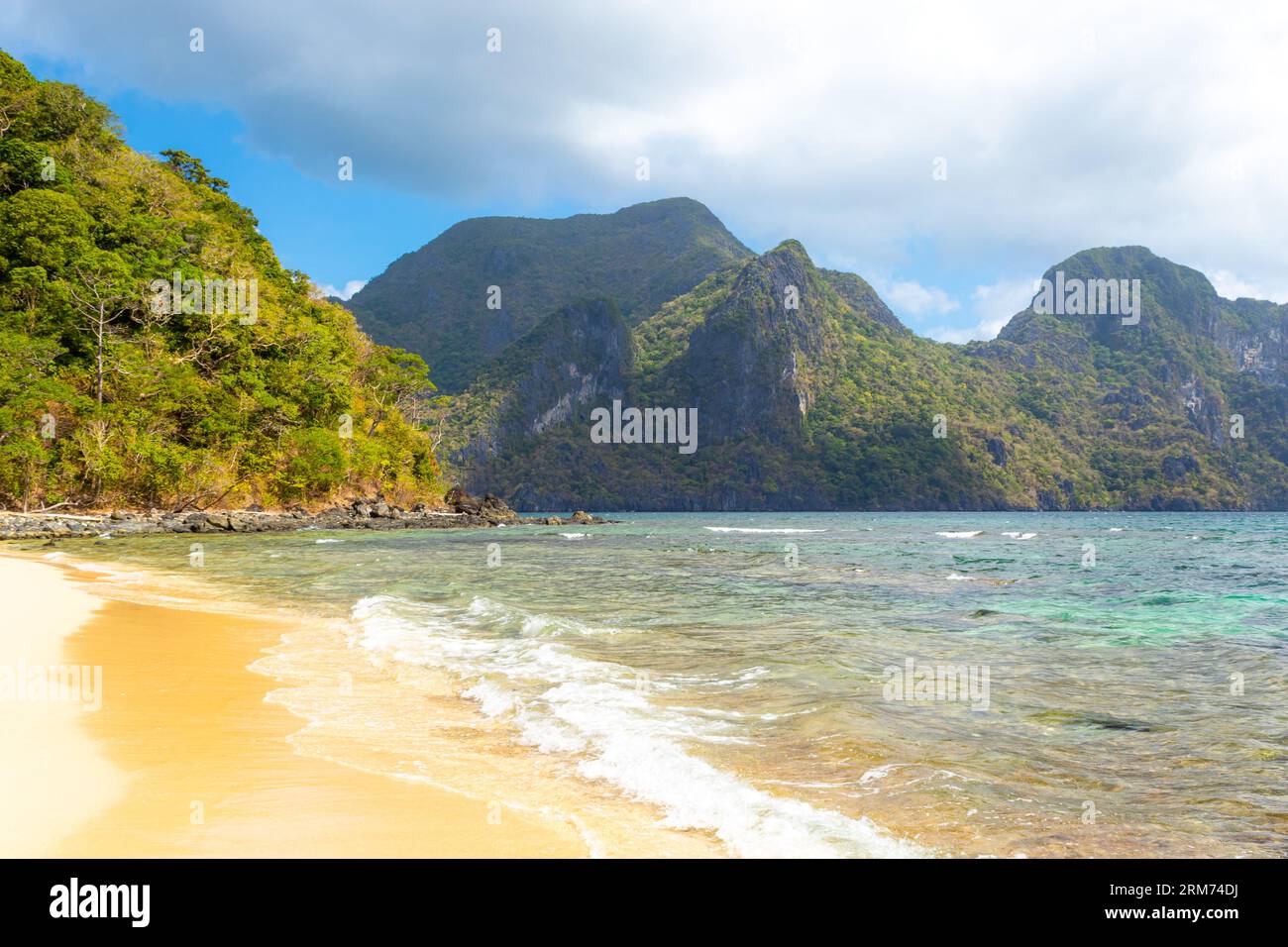 Landscape of the beautiful mountain cliff in the sea, El Nido province ...