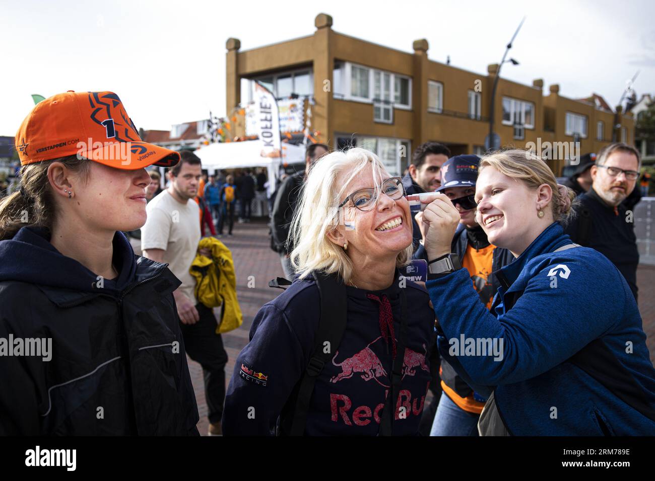 ZANDVOORT - Fans arrive at Zandvoort station for race day of the F1 ...