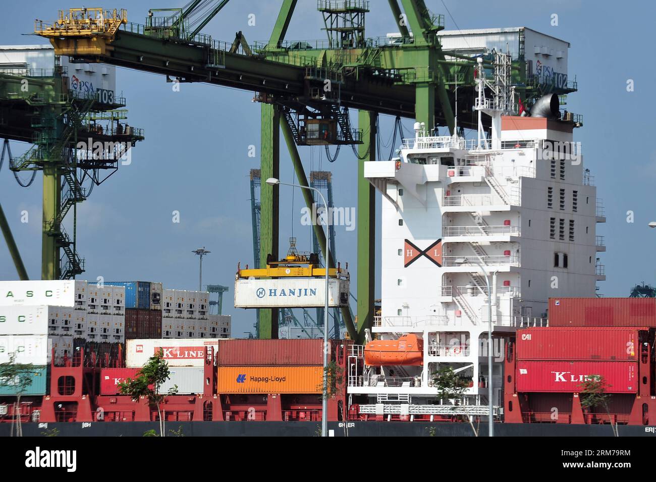 Singapore tanjong pagar container terminal hi-res stock photography and ...