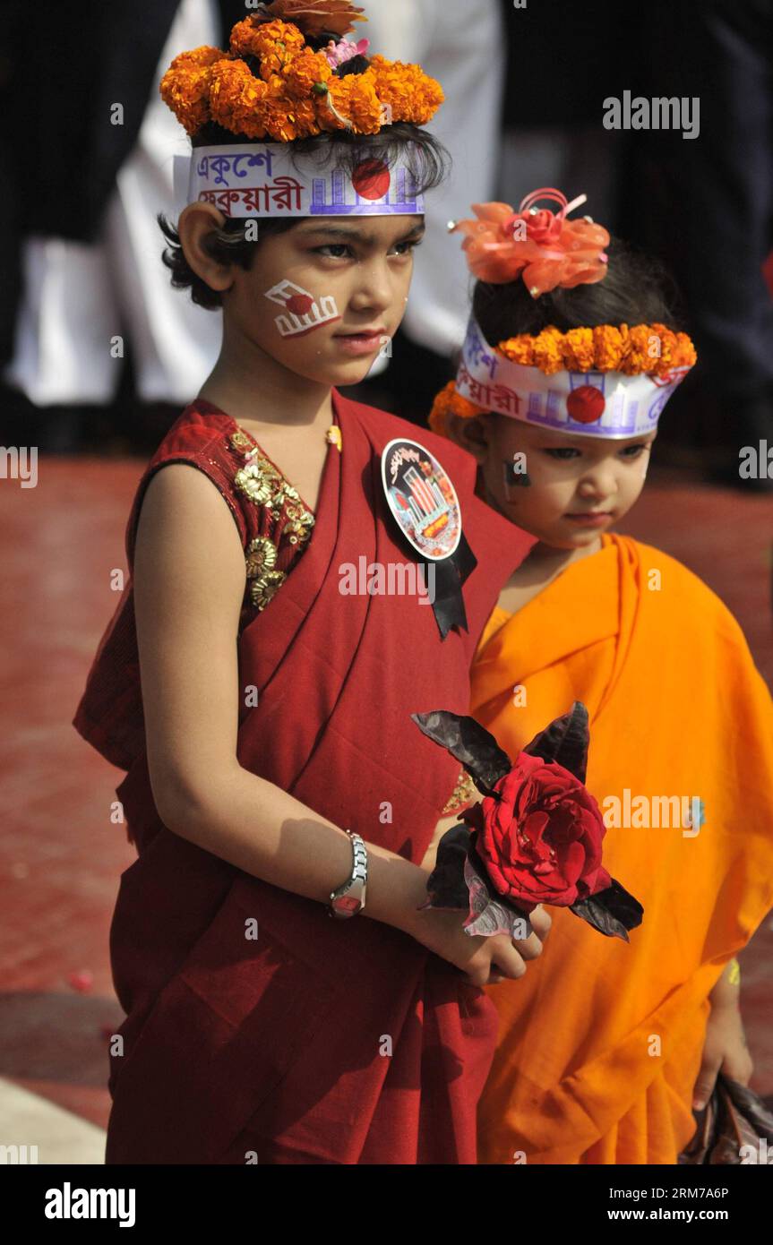 (140221) -- DHAKA, Feb. 21, 2014 (Xinhua) -- Children celebrate the ...