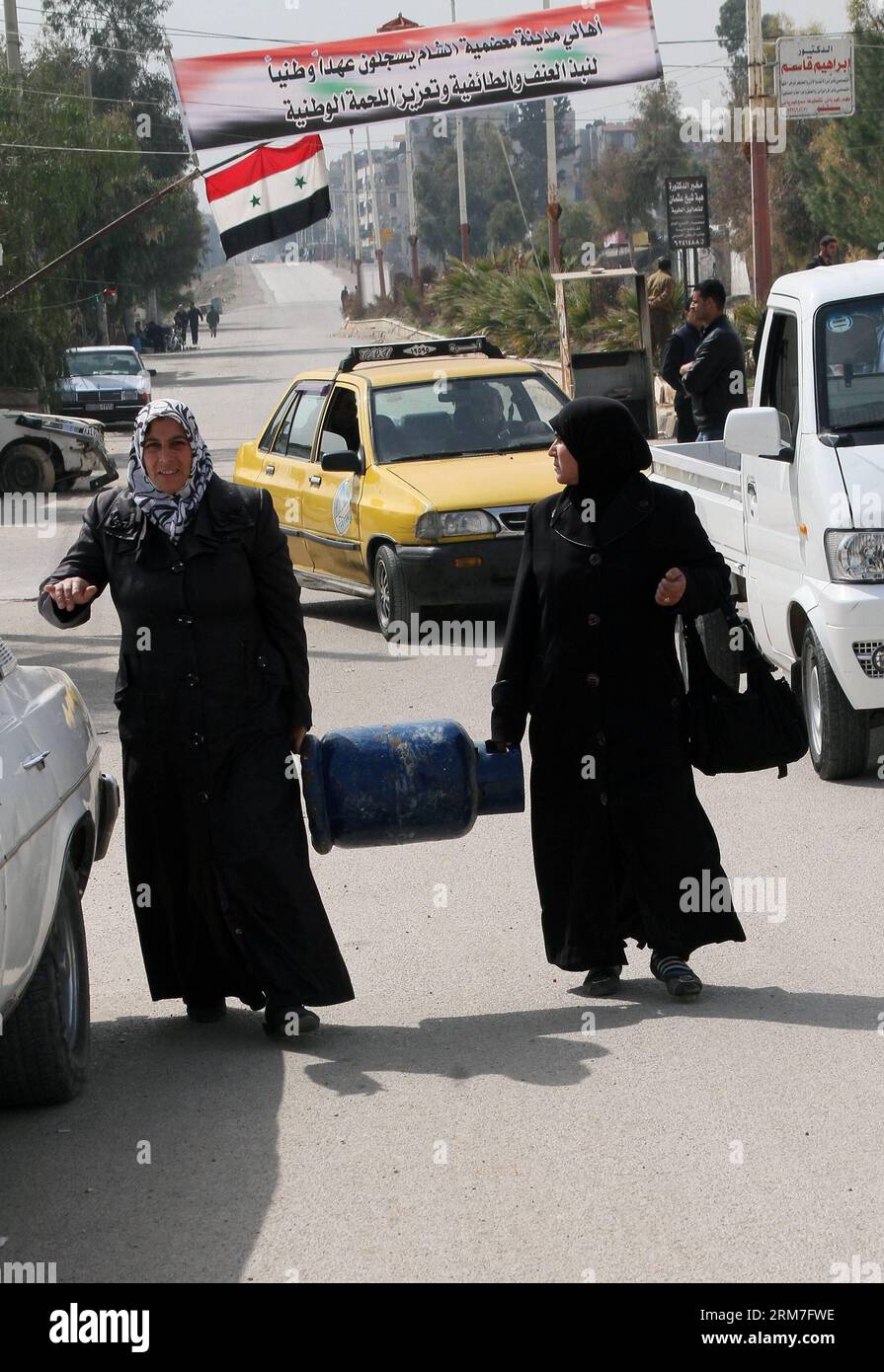 Carrying a gas cylinder hi-res stock photography and images - Alamy