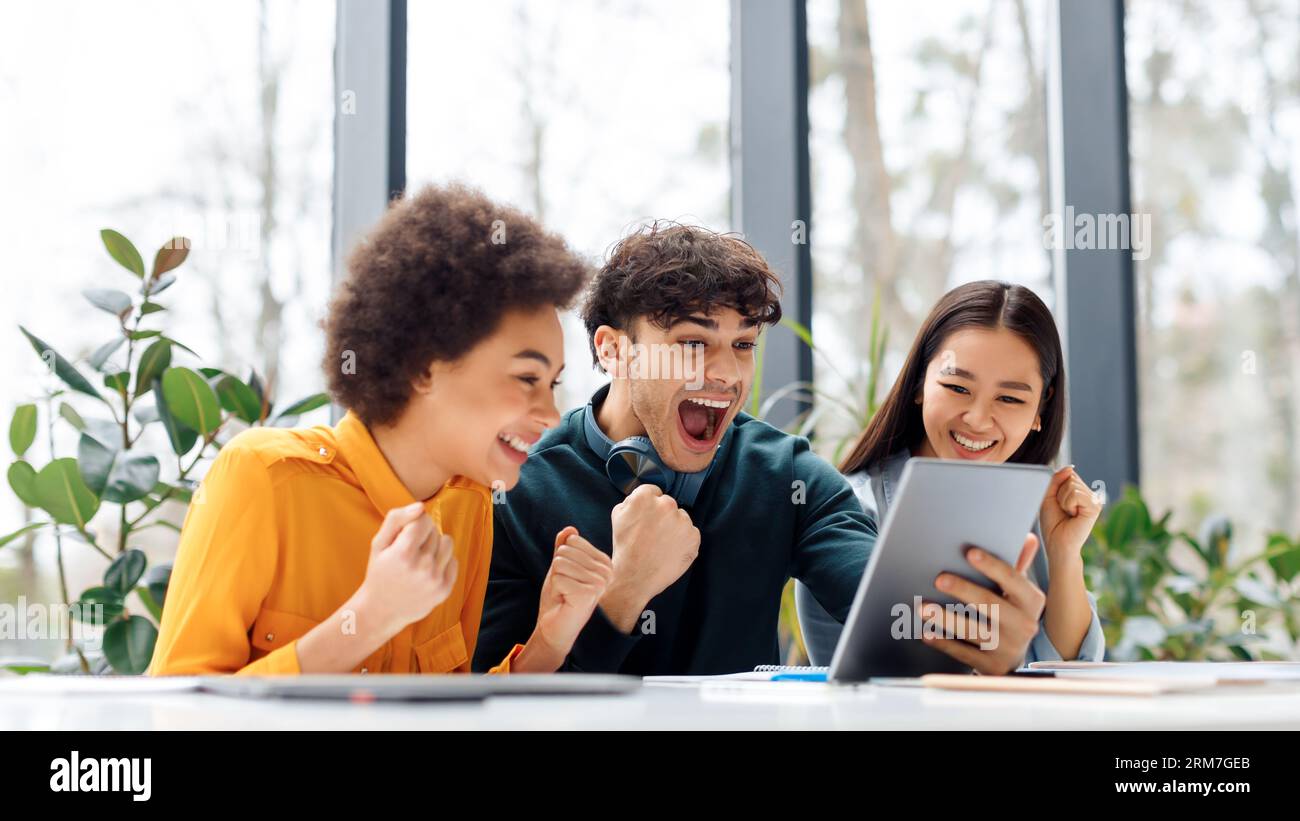 Three students looking at screen hi-res stock photography and images ...