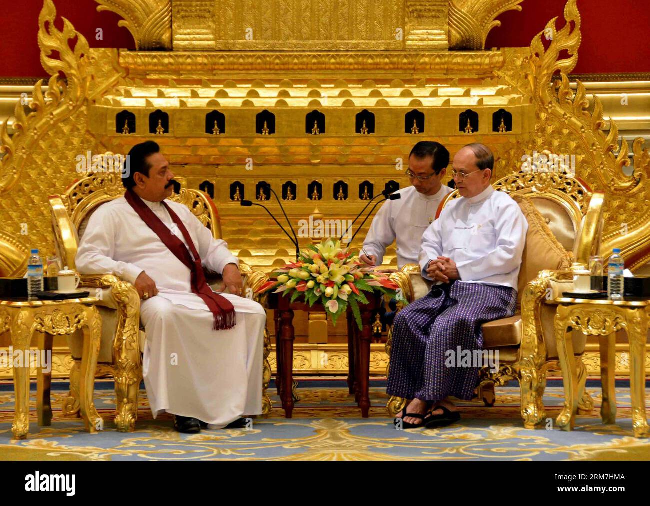 Myanmar President U Thein Sein (R) meets with Sri Lankan President ...