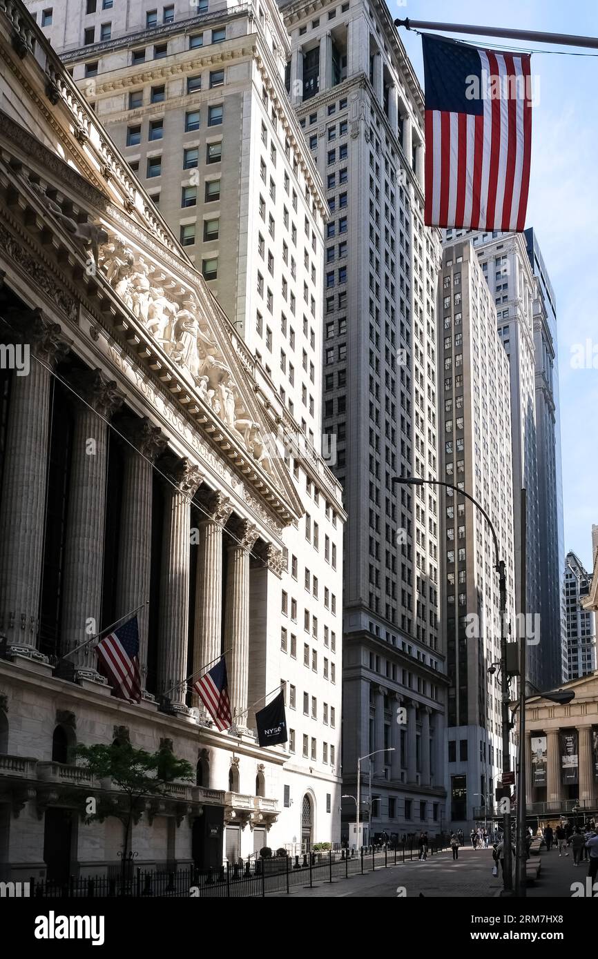 View of the New York Stock Exchange Building (NYSE Building), in the ...