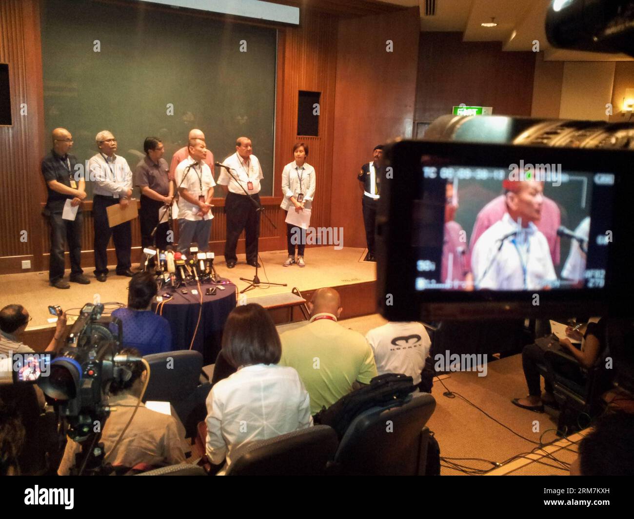 12 crew hi-res stock photography and images - Alamy