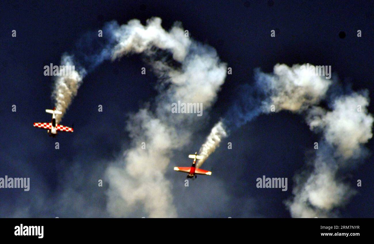 Flugzeugshow hi-res stock photography and images - Alamy