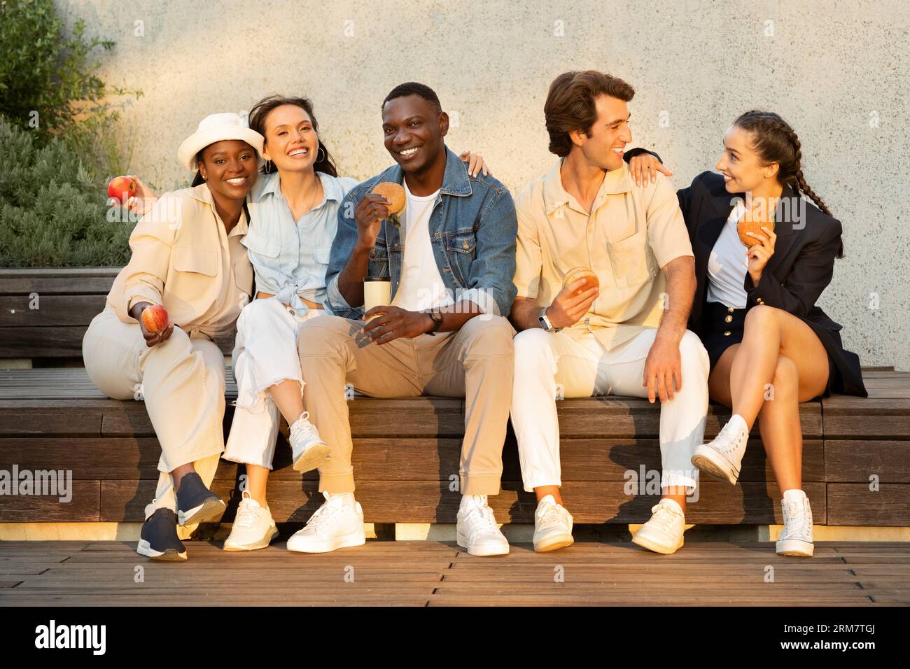 Teen lunch class school hi-res stock photography and images - Alamy
