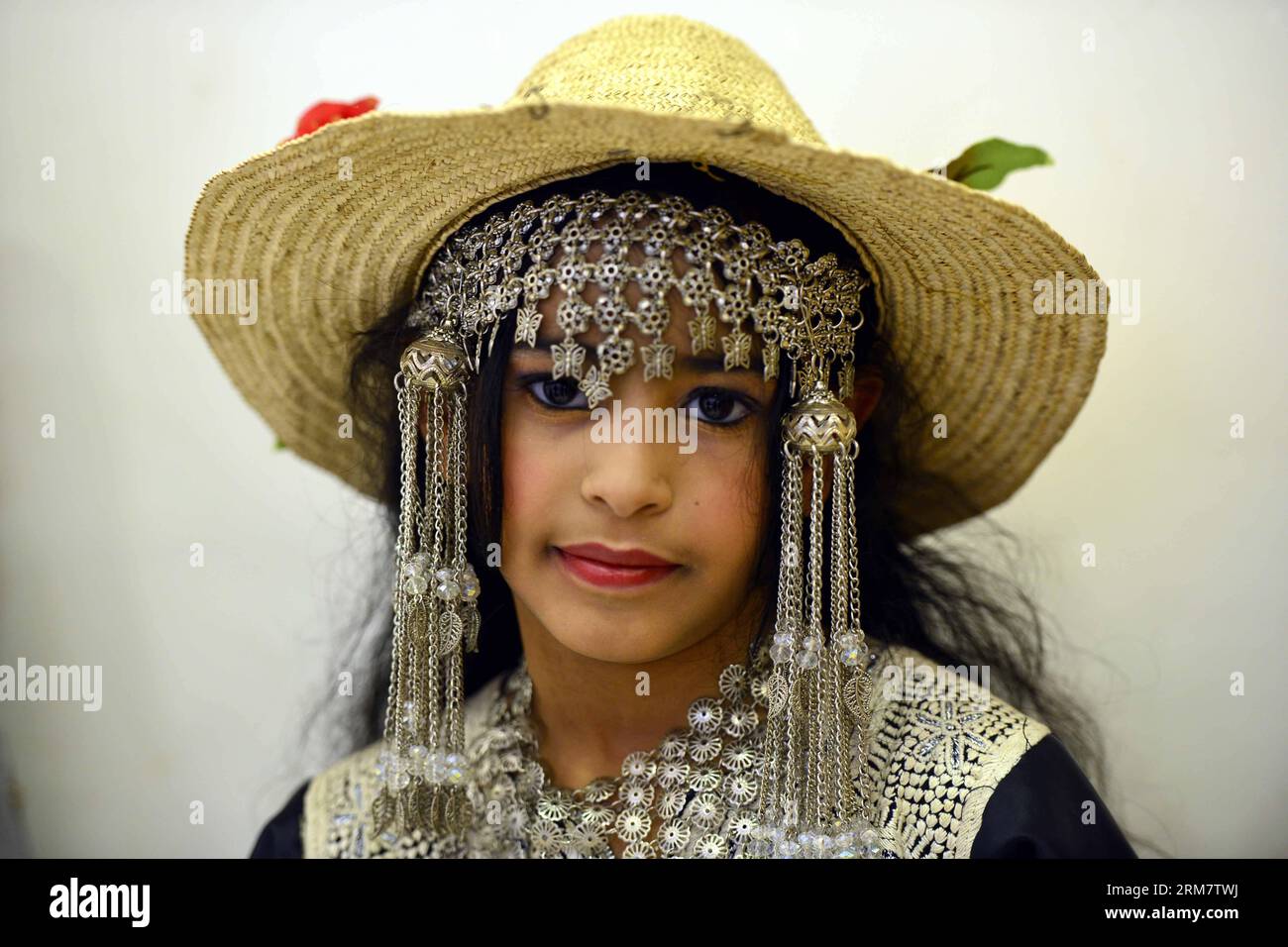 Traditional yemeni clothes hi-res stock photography and images - Alamy
